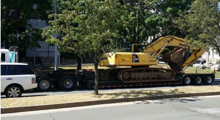 What To Look For While Hiring The Lowboy Service?